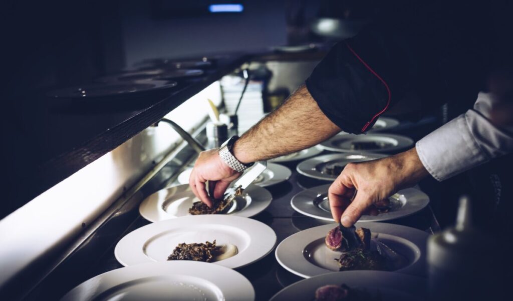 How Do Restaurants Prepare Food in Advance? - Food Sec